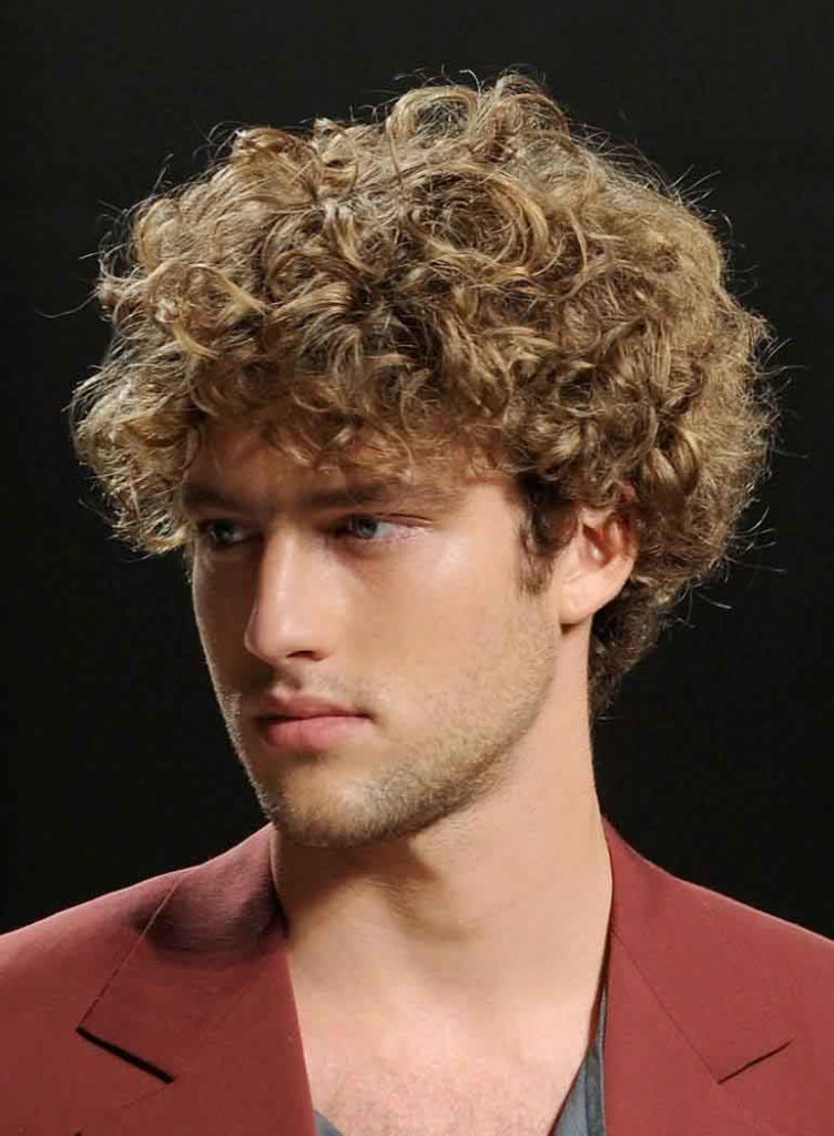 20 Trendy Short Curly Hairstyles to Try Now! | LivingHours
