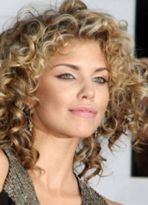 20 Trendy Short Curly Hairstyles to Try Now! | LivingHours