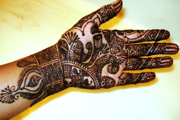 Top 20 Engrossing Pakistani Mehndi Designs | LivingHours