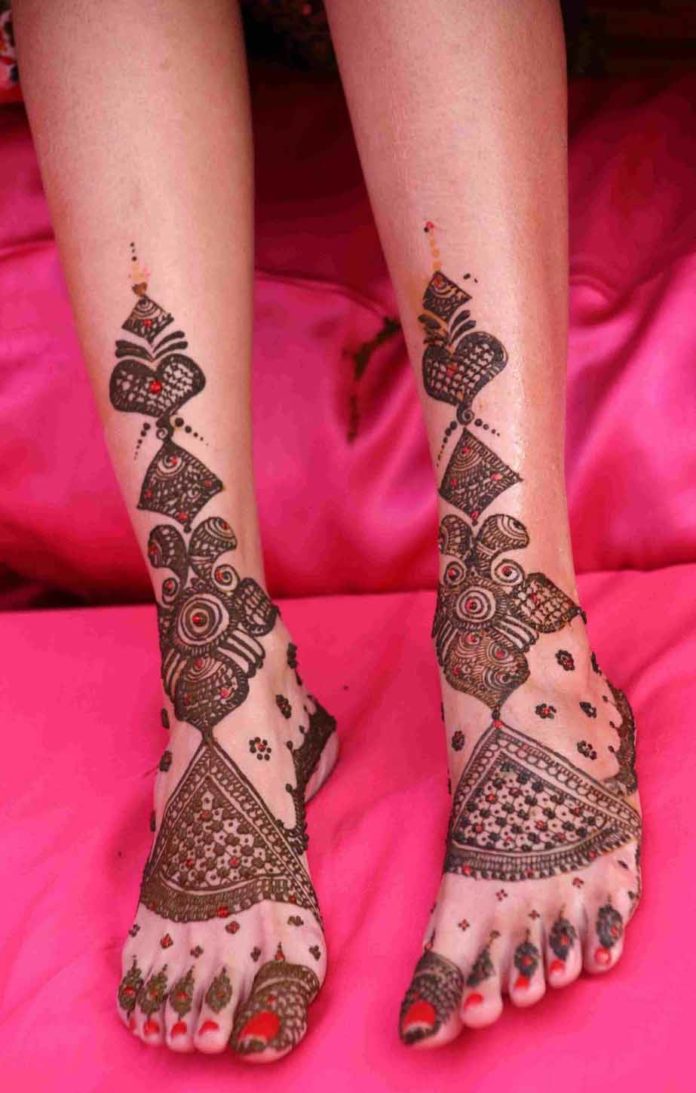12 Arabic Bridal Mehndi Designs To Try | LivingHours