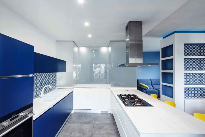 Inspiring Blue Kitchen Ideas To Renovate Your Kitchen | LivingHours