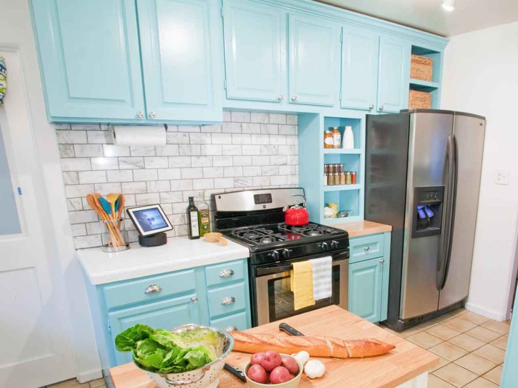 Inspiring Blue Kitchen Ideas To Renovate Your Kitchen | LivingHours