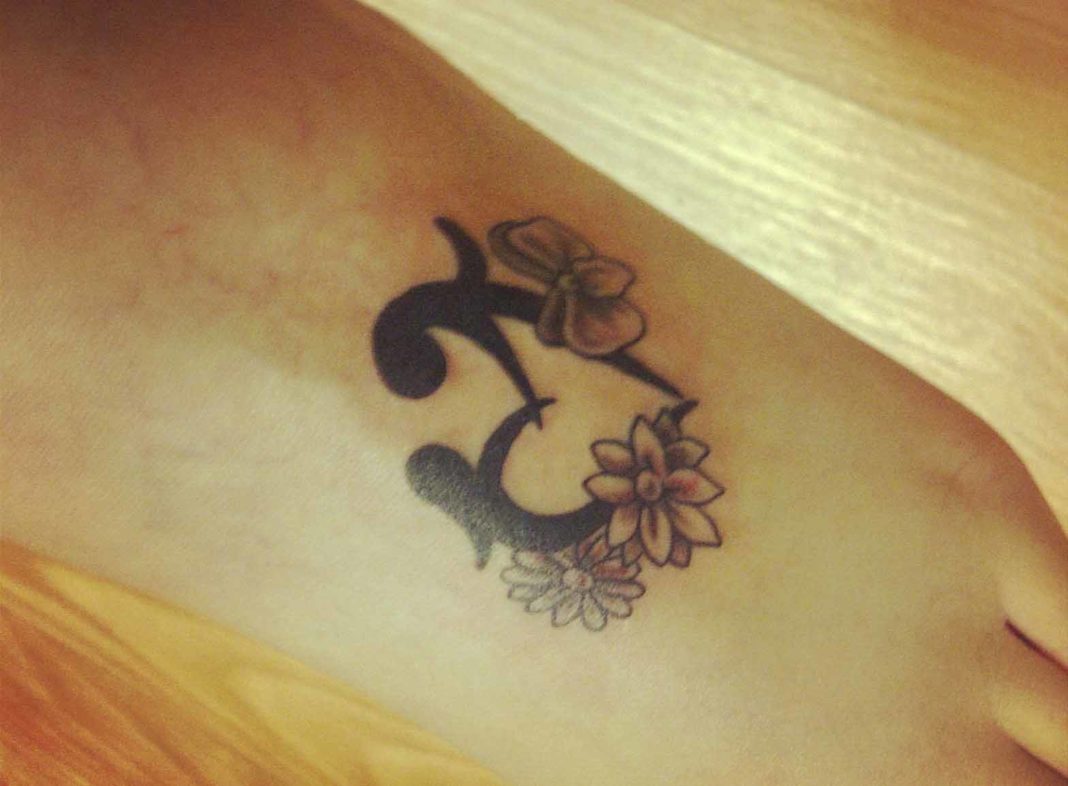 48 Deeply Meaningful Sister Tattoo Ideas | LivingHours