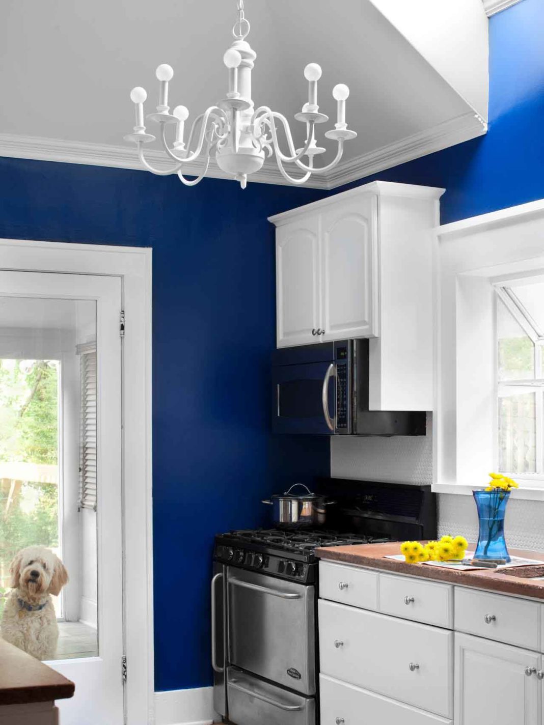 Inspiring Blue Kitchen Ideas To Renovate Your Kitchen | LivingHours