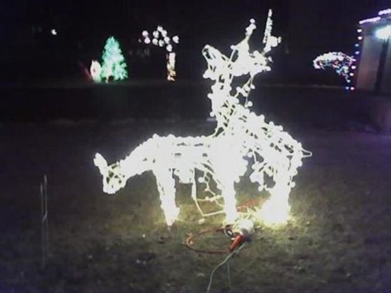 18 Funny Christmas Decorations That Will Make You LOL Hard!