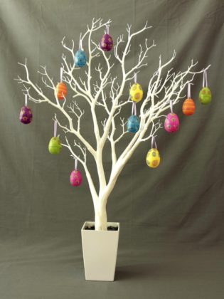 Easter Trees To Decorate Your Home For Ultimate Springtime Splendor